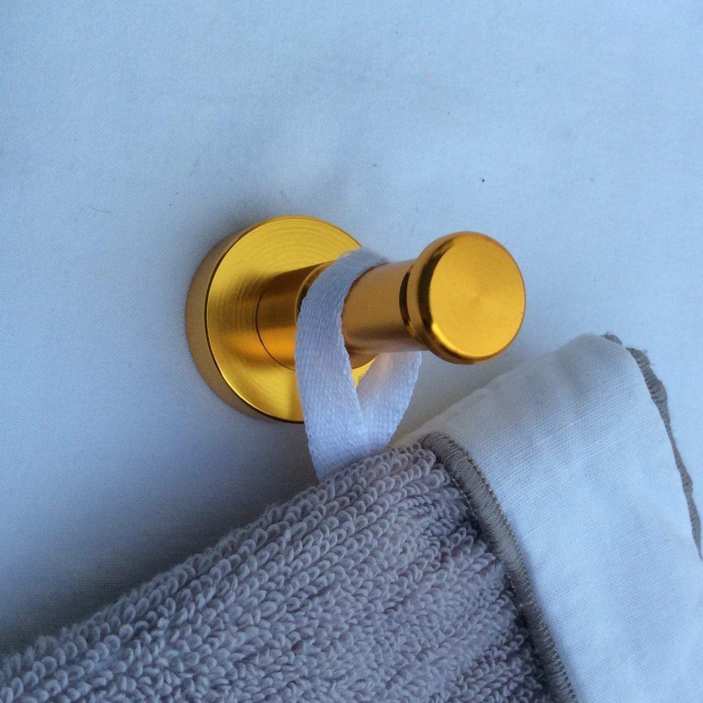 Patère ronde en bois naturel style scandinave murale de chez 1001pateres