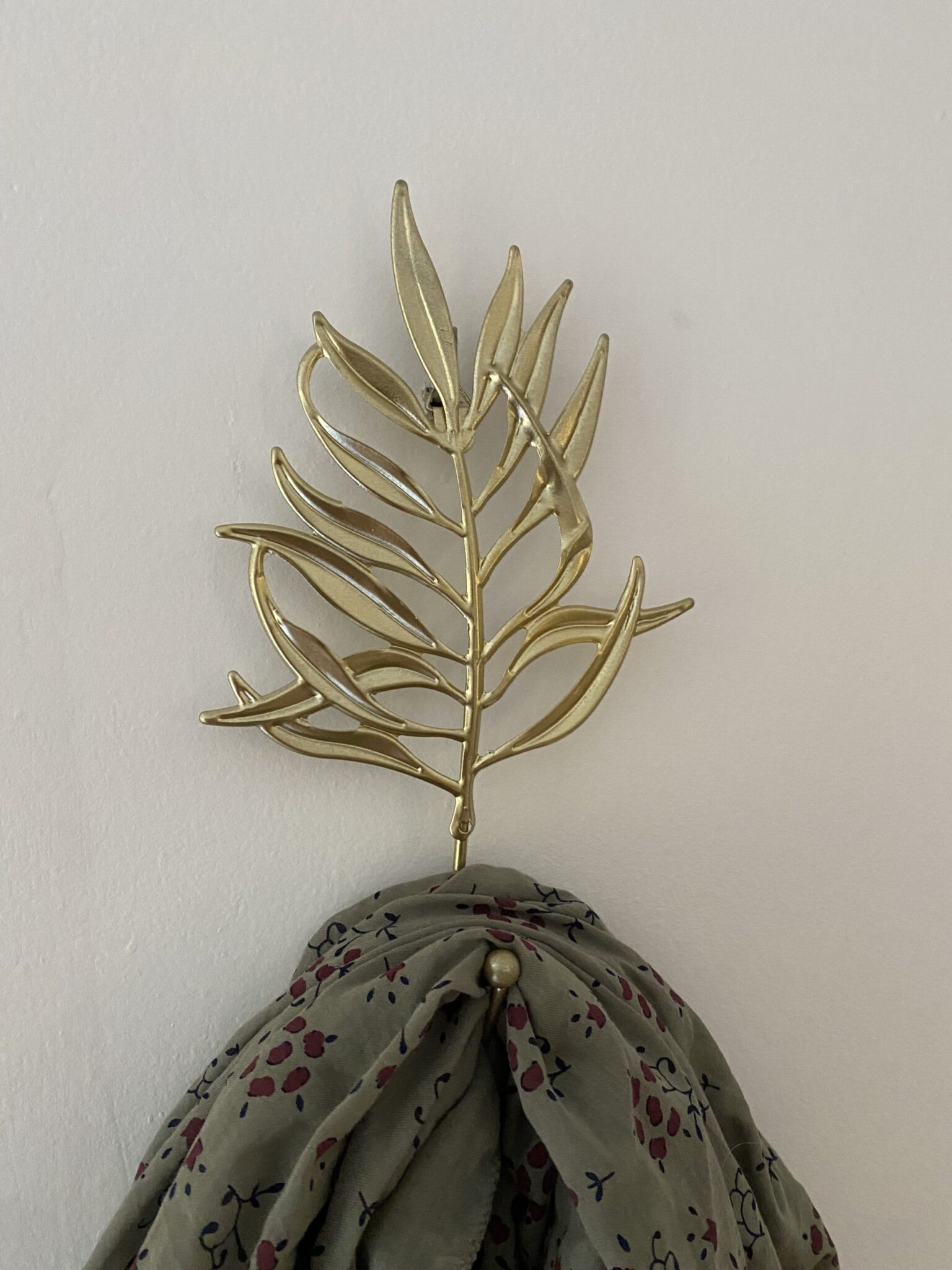 Patère décorative feuille dorée métallique – 1001 Pateres – N°1 en ...